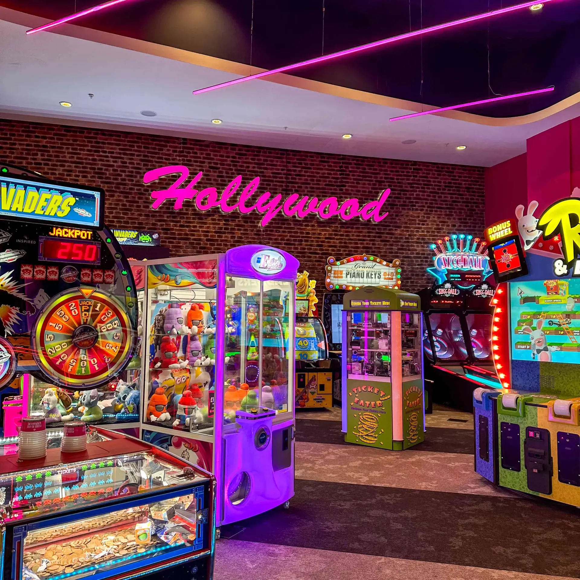 Ten Pin Bowling | Bowling Alleys | Hollywood Bowl