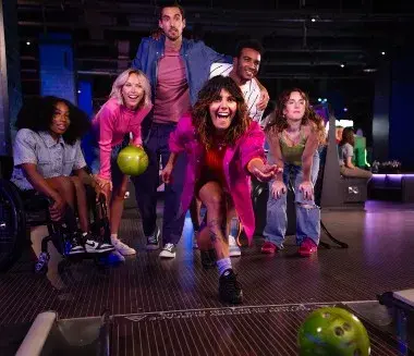 Hollywood Bowl | Adult bowling